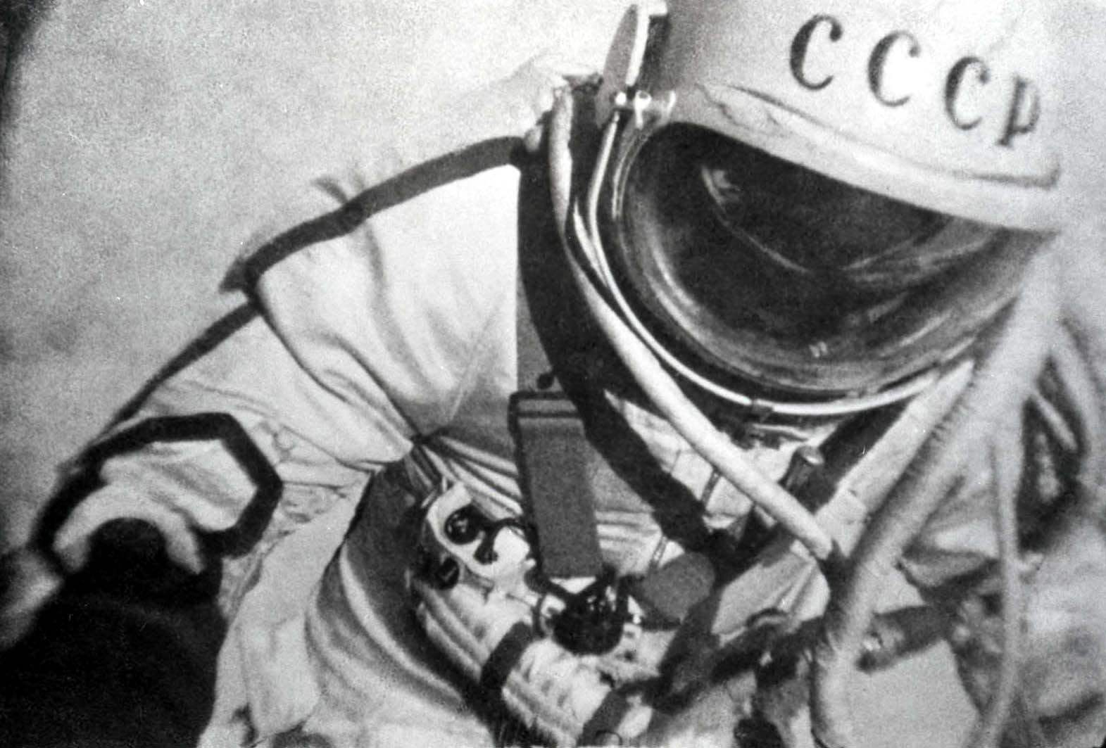ΣΑΝ ΣΗΜΕΡΑ – 18 Μαρτίου 1965: Ο πρώτος περίπατος στο Διάστημα ...