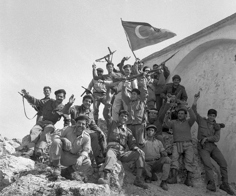 ΣΑΝ ΣΗΜΕΡΑ - 15 Ιουλίου 1974: Προδοσία και διχασμός στην Κύπρο, το ...