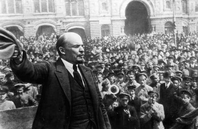 ΣΑΝ ΣΗΜΕΡΑ - 7 Νοεμβρίου 1917: Η έφοδος στα Χειμερινά Ανάκτορα και η ...