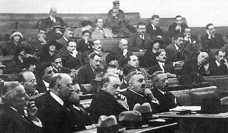 ΣΑΝ ΣΗΜΕΡΑ - 15/28 Νοεμβρίου 1922: Η “δίκη των εξ”, παρωδία ή εξιλέωση ...