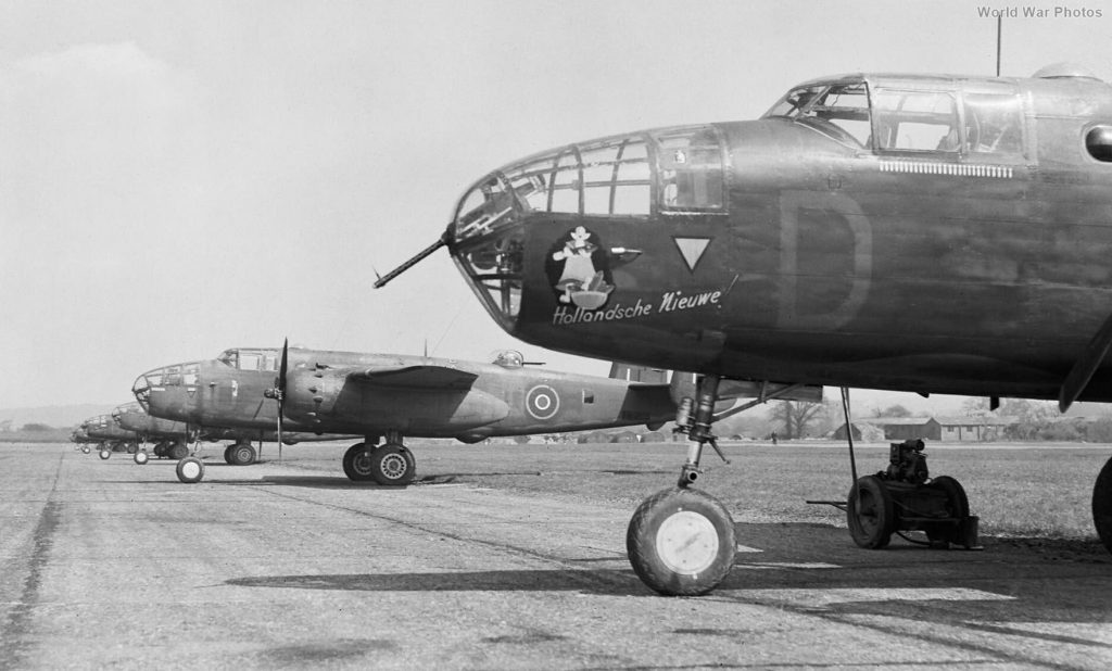 North American B-25: H πολυπληθέστερη τελική έκδοση -J και τα Mitchell ...
