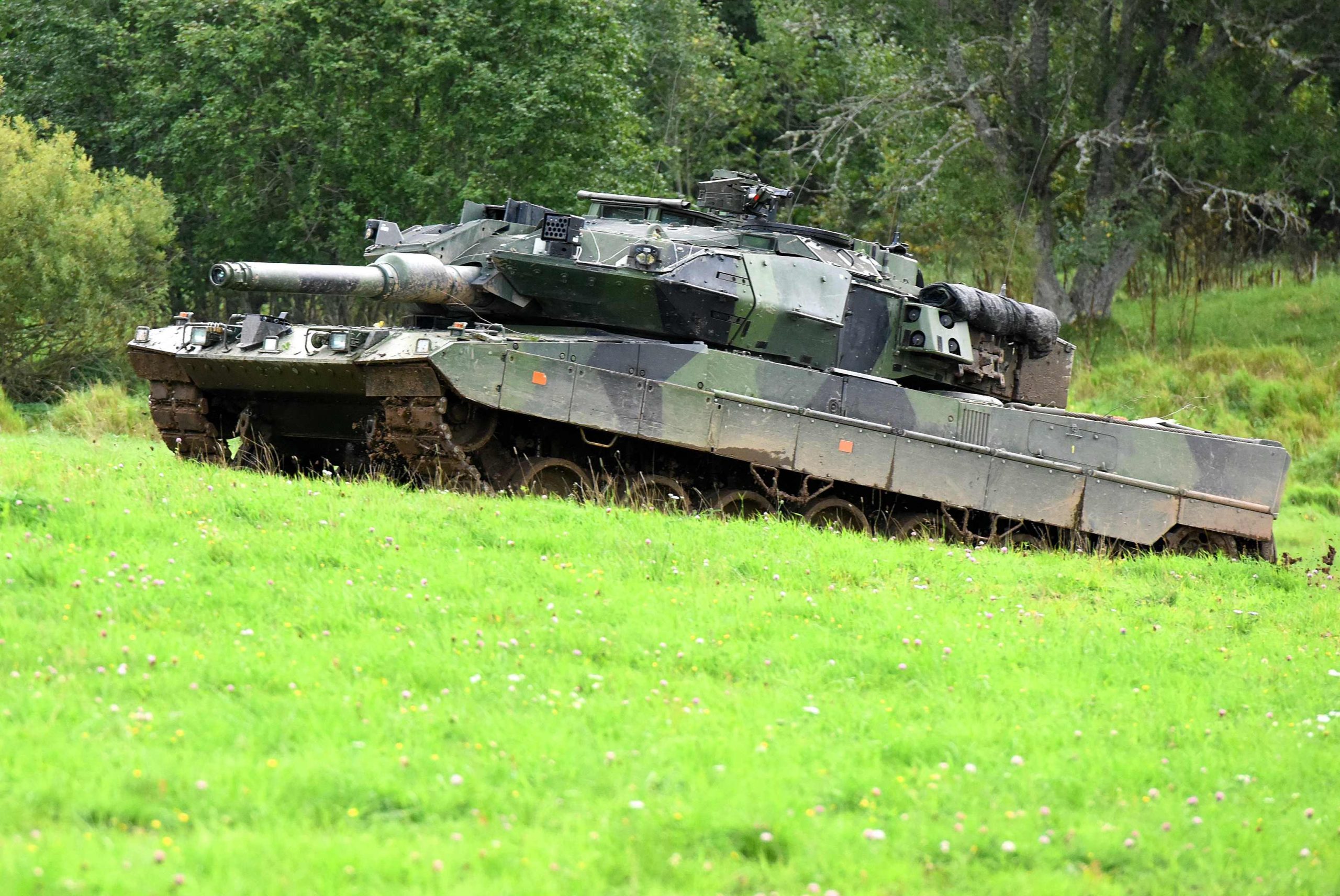 ΠΑΡΟΥΣΙΑΣΗ: Άρμα Μάχης Leopard 2A4/5, τώρα ετοιμάζεται για να πολεμήσει ...